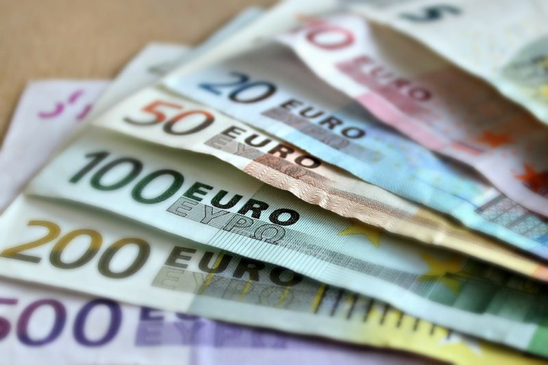 Top 9 Business Ideas For University Students To Start Making Money Now 